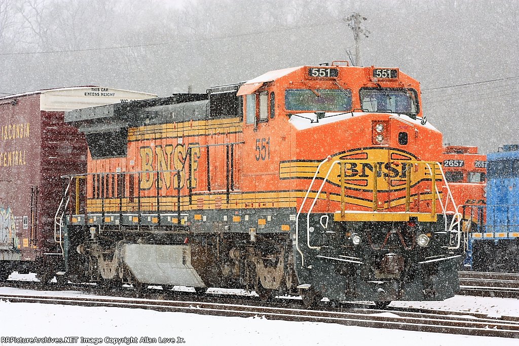 BNSF 551